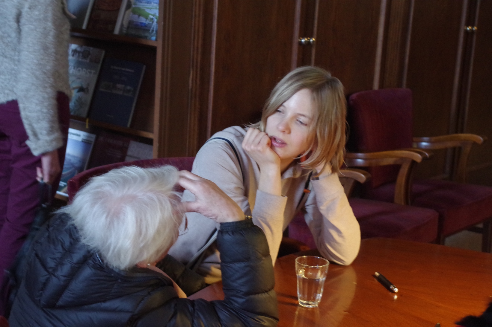 Zaal is VOL bij Marieke Lucas Rijneveld – Deventer Literair